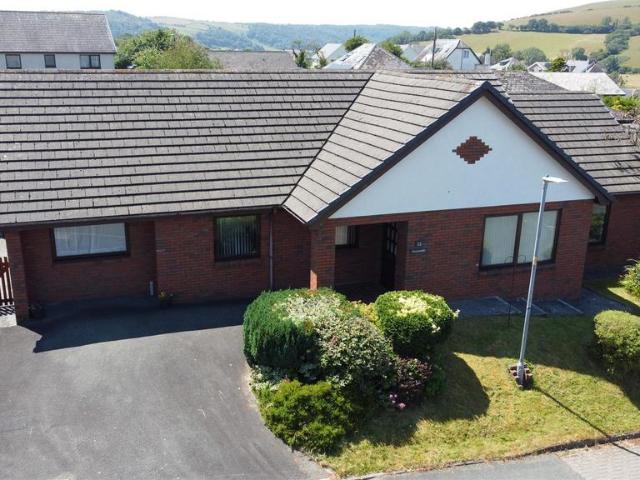 4 bedroom detached bungalow for sale
