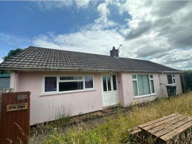 4 bedroom detached bungalow for sale
