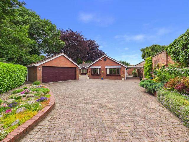 4 bedroom detached bungalow for sale