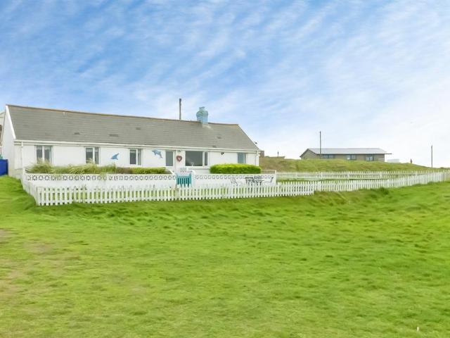 4 bedroom detached bungalow for sale