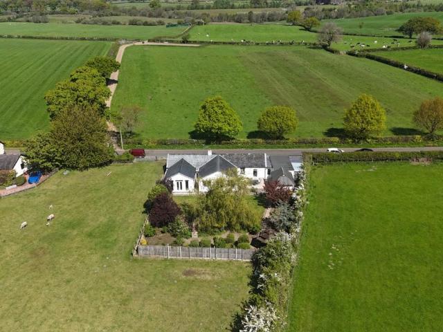4 bedroom detached bungalow for sale