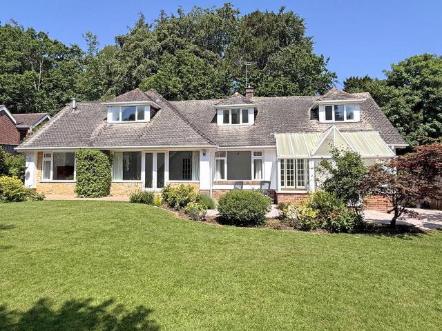 4 bedroom detached bungalow for sale