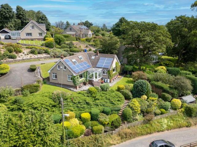 4 bedroom detached bungalow for sale