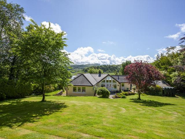 4 bedroom detached bungalow for sale
