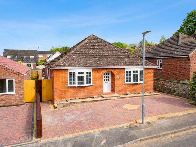 4 bedroom detached bungalow for sale