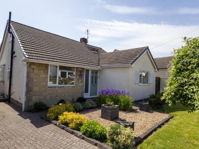 4 bedroom detached bungalow for sale