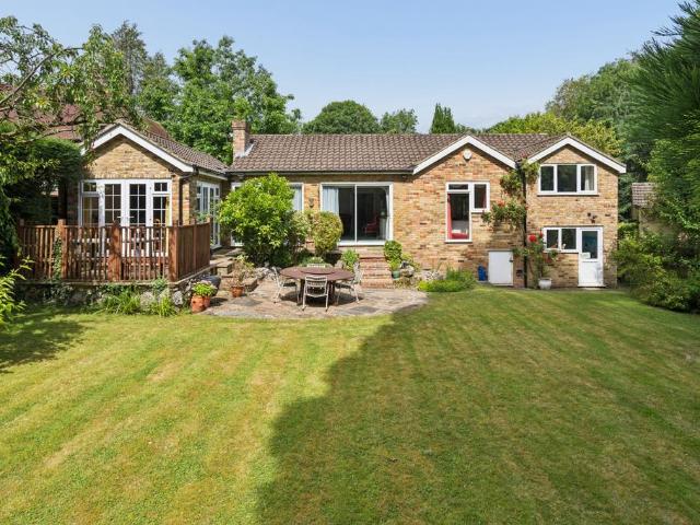 4 bedroom detached bungalow for sale