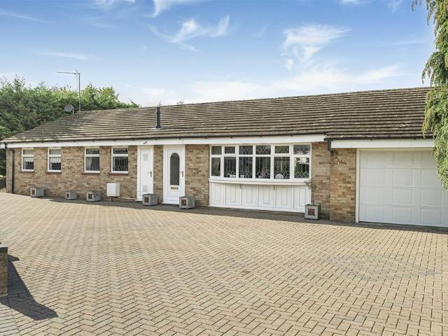 4 bedroom detached bungalow for sale