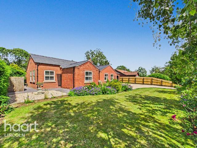 4 bedroom detached bungalow for sale