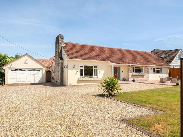 4 bedroom detached bungalow for sale