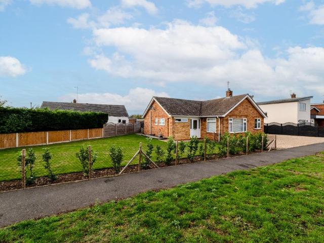 4 bedroom detached bungalow for sale