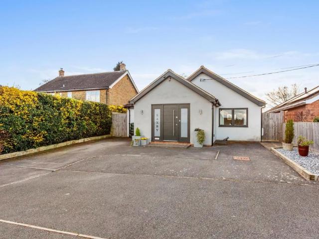 4 bedroom detached bungalow for sale