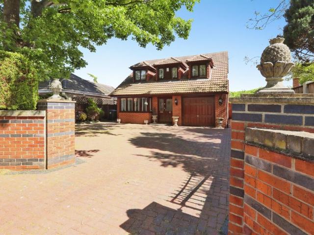 4 bedroom detached bungalow for sale