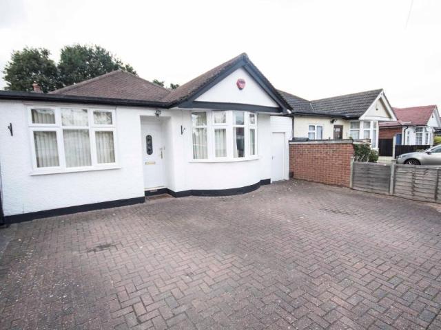 4 bedroom detached bungalow for sale