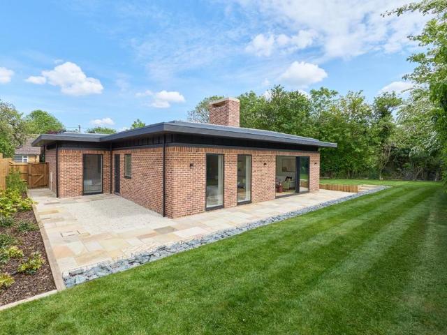 4 bedroom detached bungalow for sale