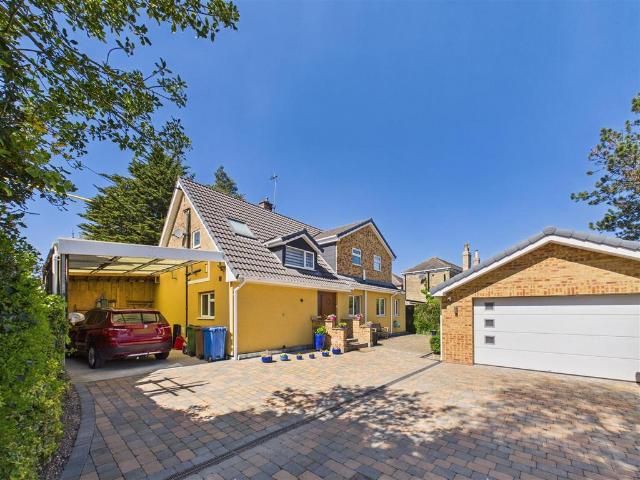 4 bedroom detached bungalow for sale