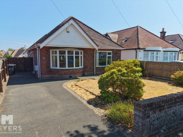 4 bedroom detached bungalow for sale