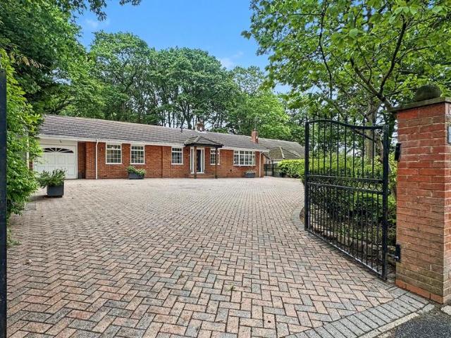 4 bedroom detached bungalow for sale
