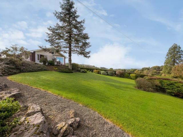 4 bedroom detached bungalow for sale