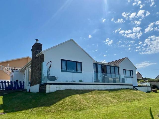 4 bedroom detached bungalow for sale