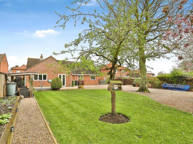 4 bedroom detached bungalow for sale