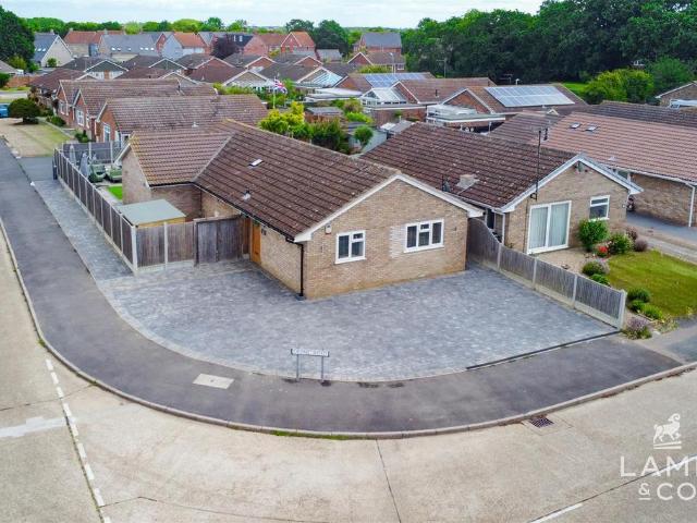 4 bedroom detached bungalow for sale