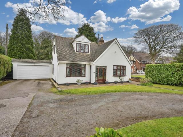 4 bedroom detached bungalow for sale