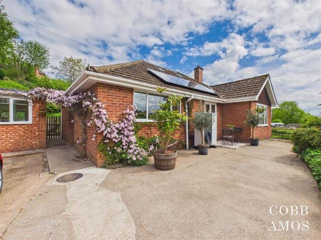 4 bedroom detached bungalow for sale