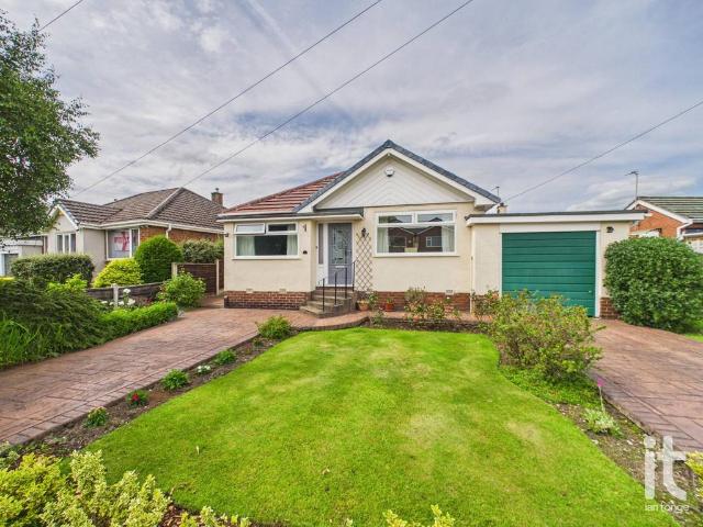 4 bedroom detached bungalow for sale