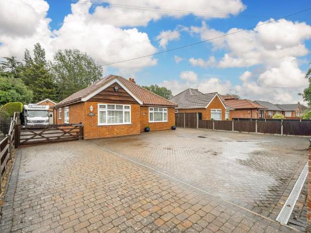 4 bedroom detached bungalow for sale