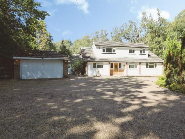 4 bedroom detached bungalow for sale