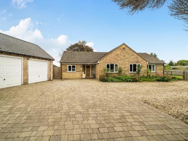4 bedroom detached bungalow for sale