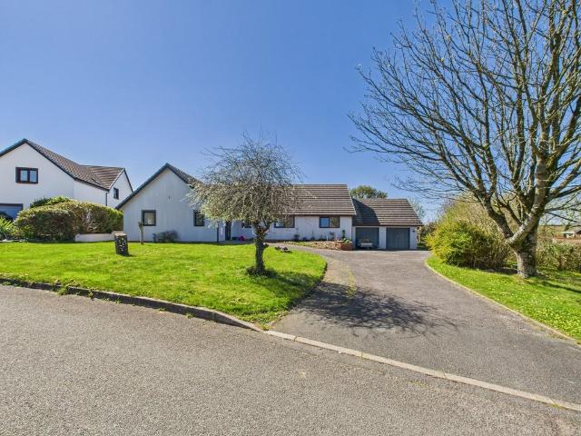 4 bedroom detached bungalow for sale