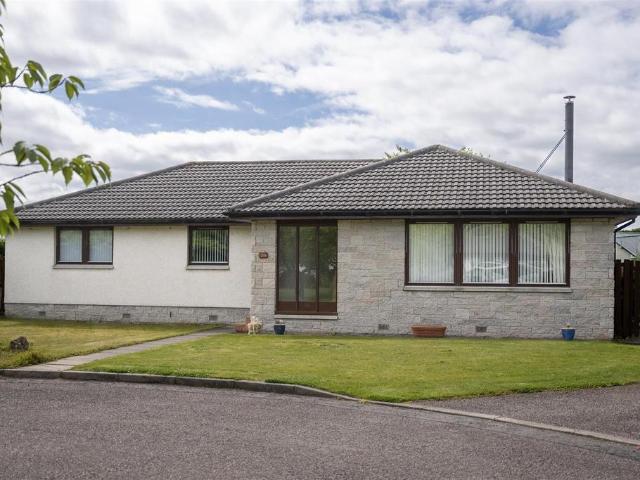 4 bedroom detached bungalow for sale