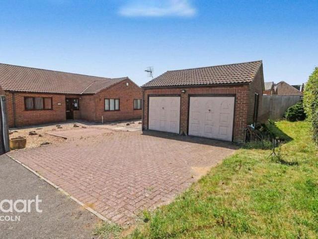 4 bedroom detached bungalow for sale