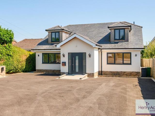 4 bedroom detached bungalow for sale
