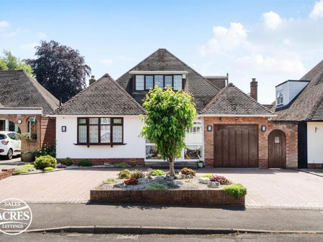 4 bedroom detached bungalow for sale