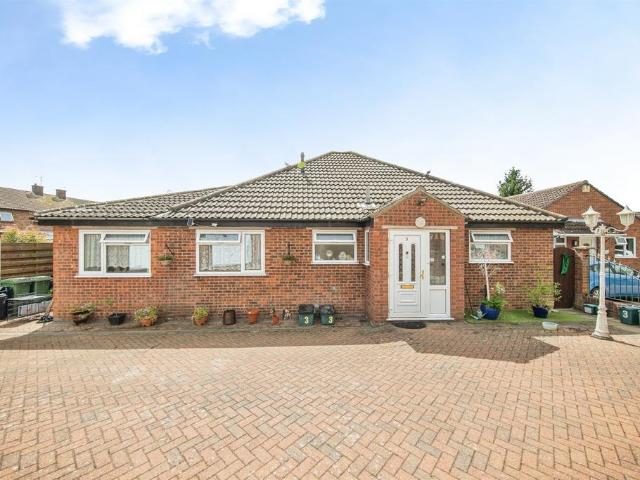 4 bedroom detached bungalow for sale