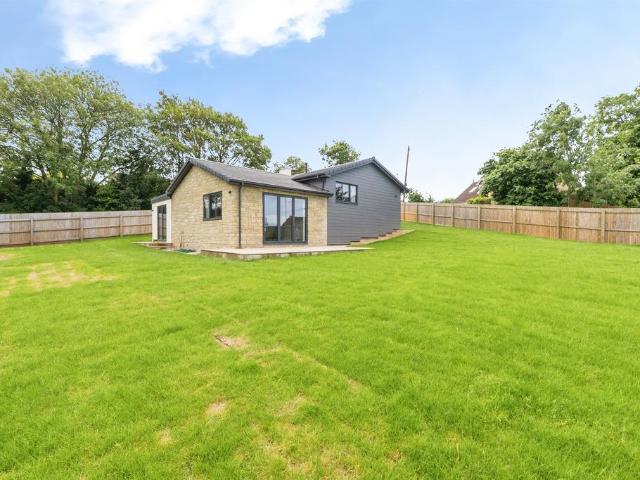 4 bedroom detached bungalow for sale