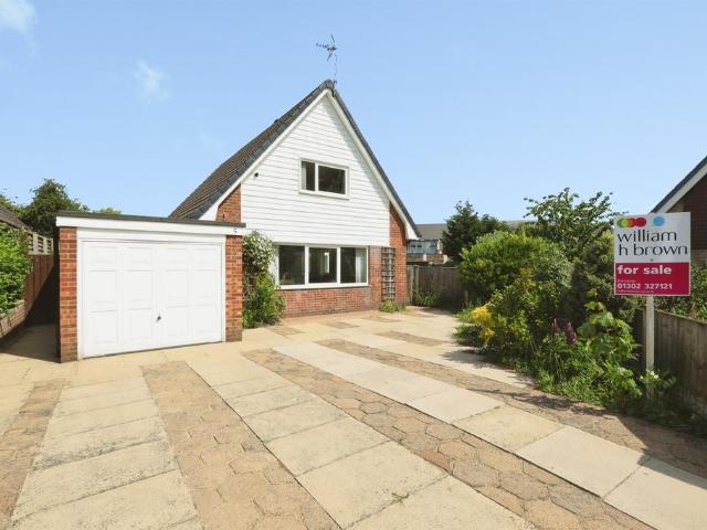 4 bedroom detached bungalow for sale