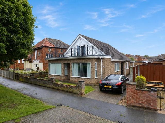 4 bedroom detached bungalow for sale