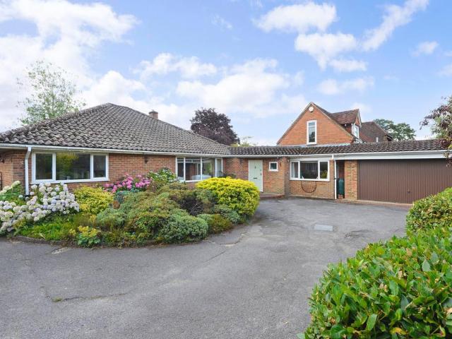 4 bedroom detached bungalow for sale