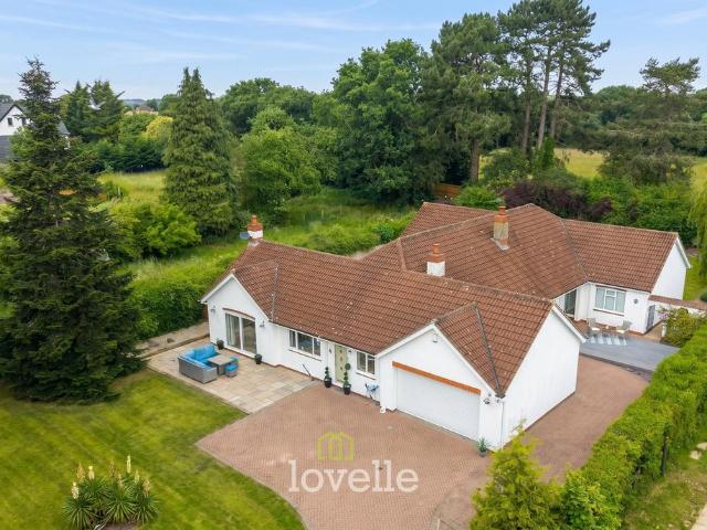 4 bedroom detached bungalow for sale