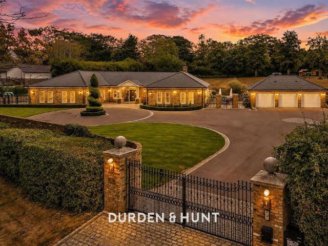 4 bedroom detached bungalow for sale
