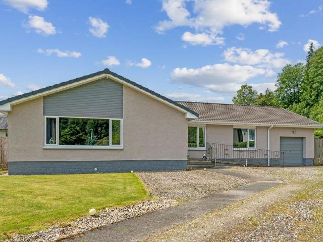4 bedroom detached bungalow for sale