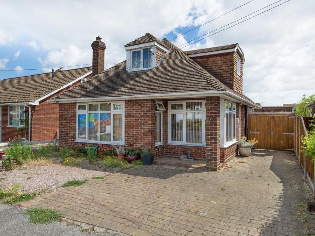 4 bedroom detached bungalow for sale