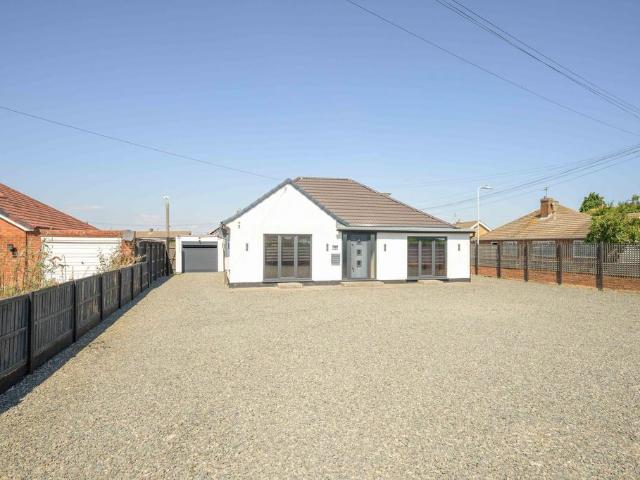 4 bedroom detached bungalow for sale
