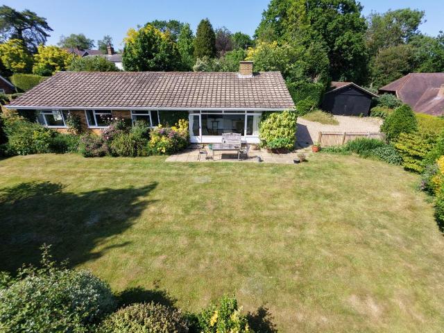 4 bedroom detached bungalow for sale