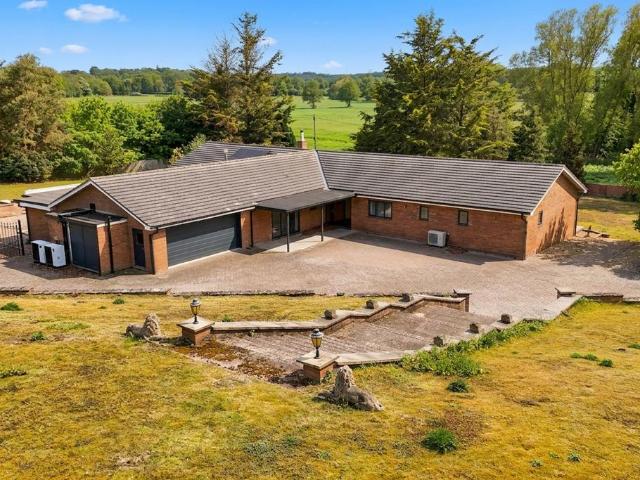 4 bedroom detached bungalow for sale