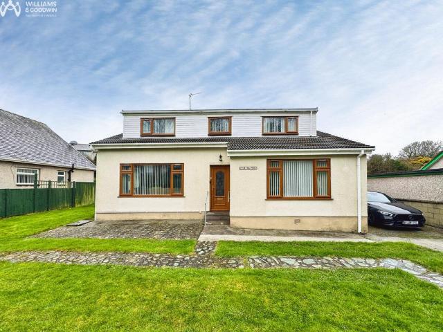 4 bedroom detached bungalow for sale